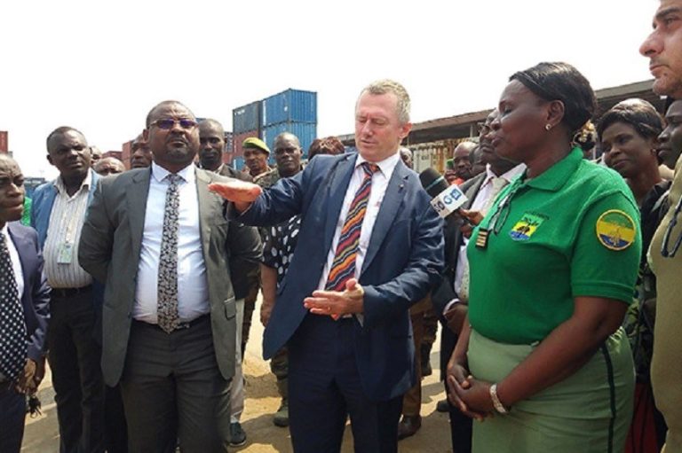 Economie : Lee White réquisitionne les conteneurs du port d’Owendo ...