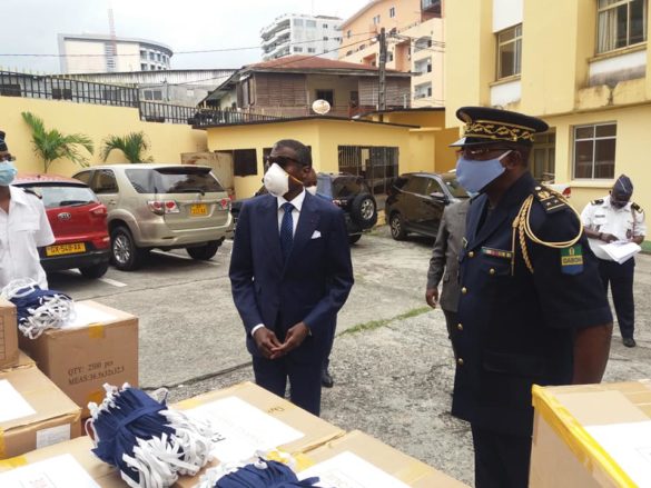 Le gouvernement gabonais dote les forces de police nationales de 5000 ...
