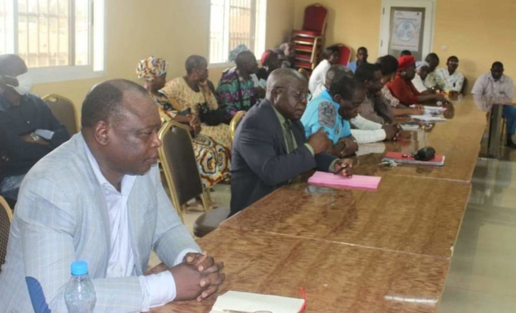Dialogue social à IAI:le Ministre Jean Pierre DOUKAGA KASSA partage au ...